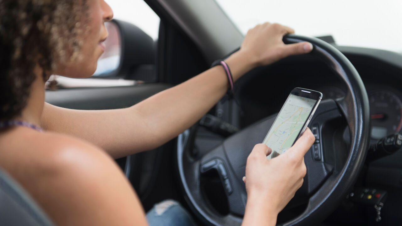 Telefoongebruik in het verkeer: hoe groot is het probleem? | VRT NWS ...