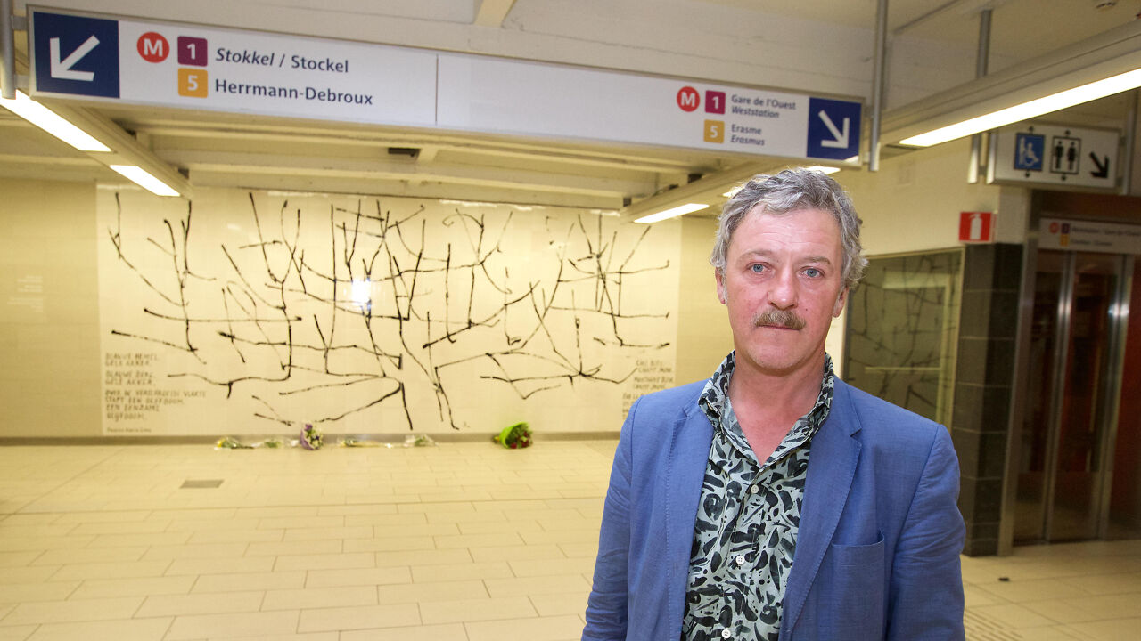 Kunstenaar Benoît van Innis (63) overleden, bekend van de tegelkunst in ...