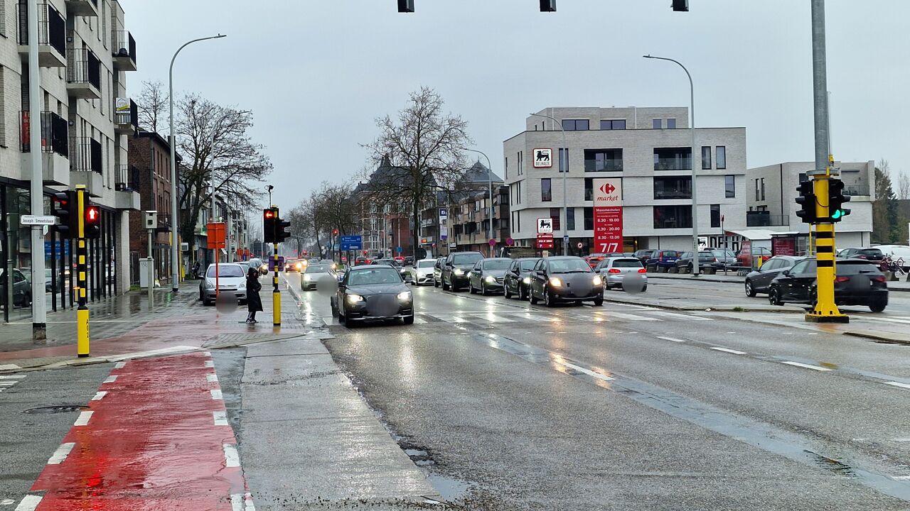 1 rijstrook per rijrichting op Rijksweg N78 in Maasmechelen voor komst ...