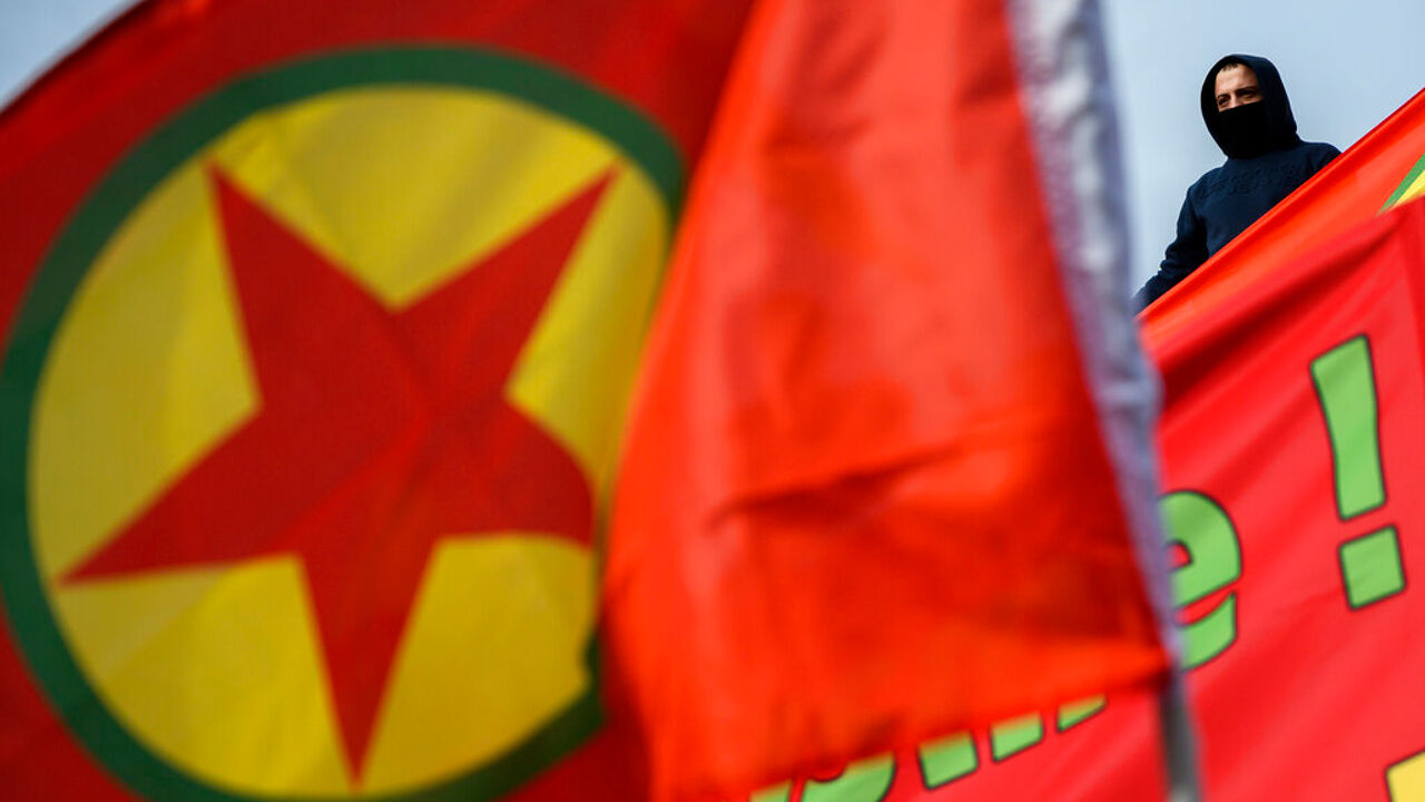 Koerden spreken van aanval door Grijze Wolven, Turkse gemeenschap wijst ...