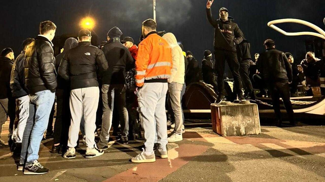 Koerdische gemeenschap annuleert mars in Gent en trekt naar Brussel na verbod op vlaggen | VRT ...