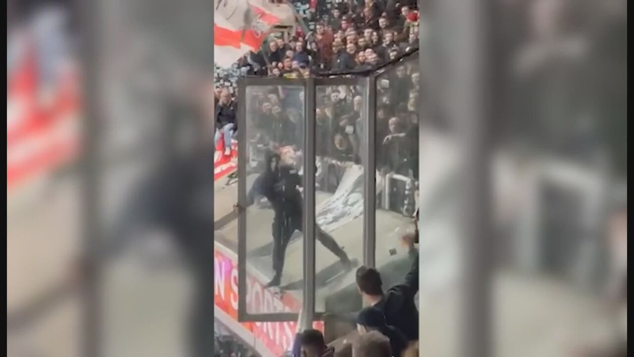 Hallucinante beelden: Antwerp-hooligans gaan metershoog boven grond ...
