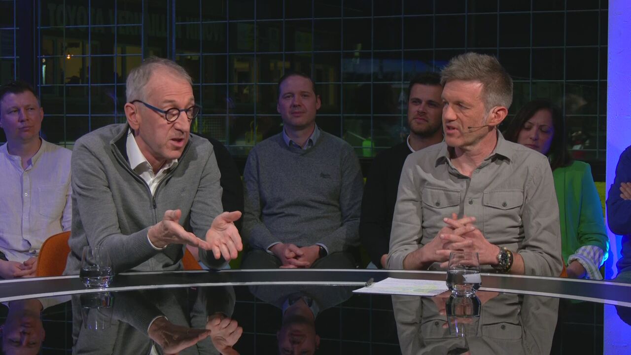 "Wat doet hij verkeerd?": Extra Time kijkt vol verbazing naar rode ...