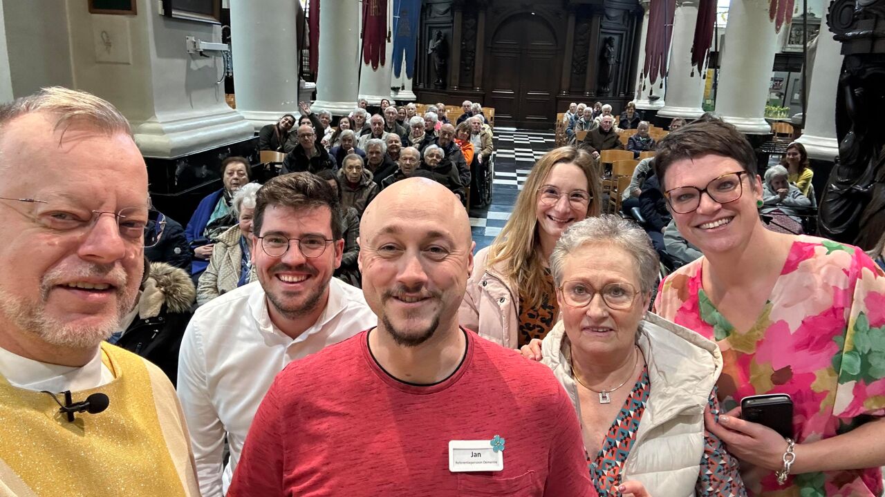 Dementievriendelijke misviering in Lebbeke:"Mensen samen brengen en ...