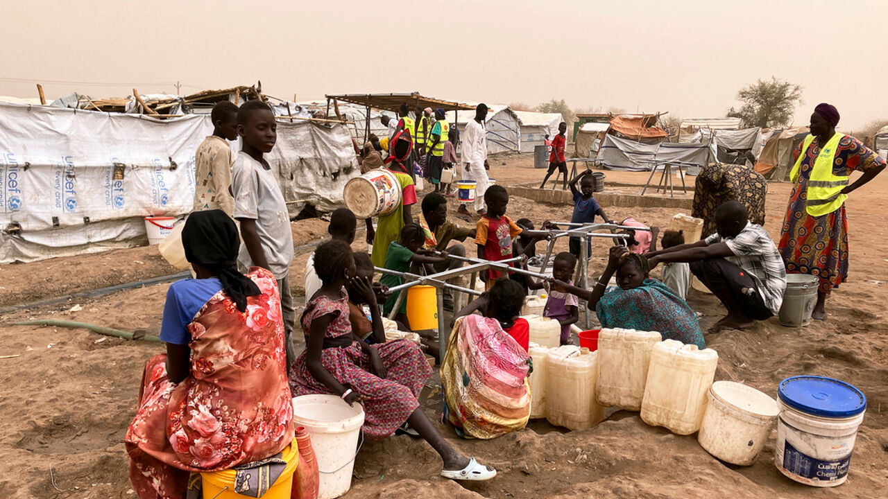 Soedan heeft dringend nood aan meer humanitaire hulp na een jaar oorlog ...
