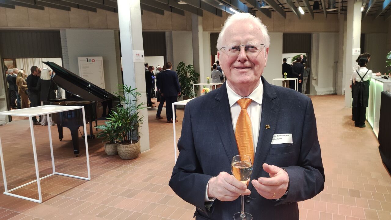 Oost-Vlaams provinciehuis officieel geopend in Gent: "Nog wat kaal ...