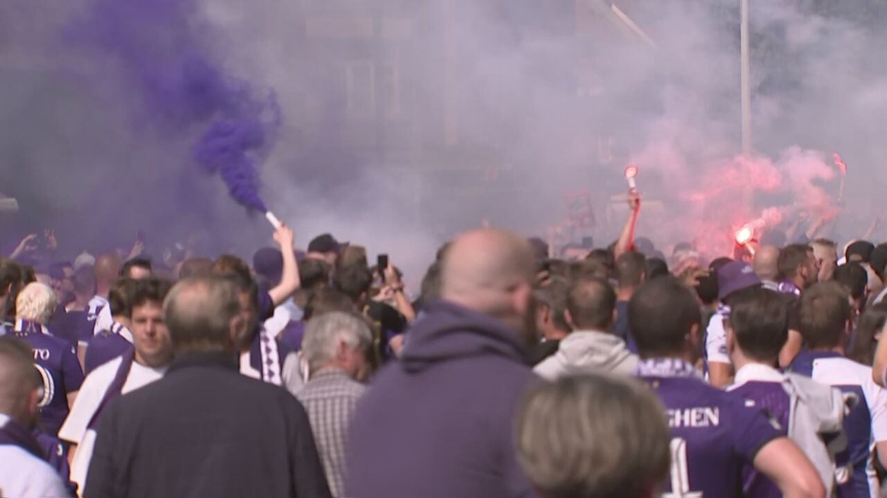 BEKIJK: Anderlecht-fans maken zich al hele namiddag op voor clash tegen ...