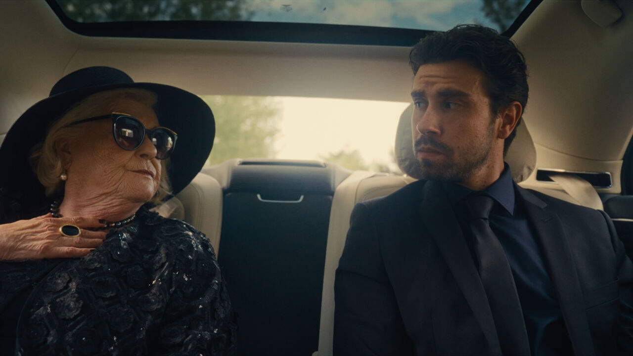 "Kan niemand hier eens normaal doen?": bekijk de eerste beelden van 'Knokke off 2' | VRT NWS: nieuws