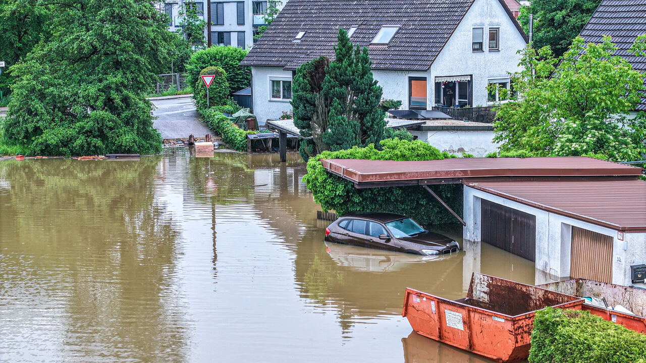 Water in grote rivieren blijft stijgen, overheid waarschuwt voor hevig ...