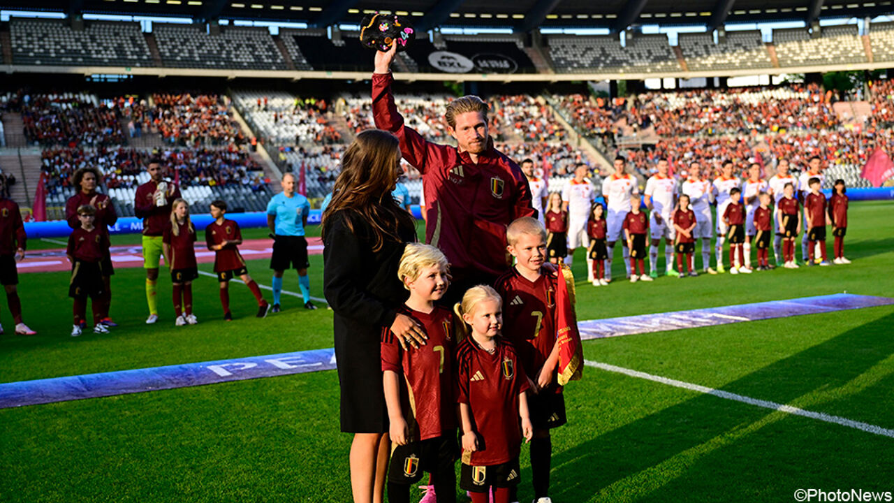 BEKIJK - Kinderen verrassen jubilaris Kevin De Bruyne met speciale cap ...
