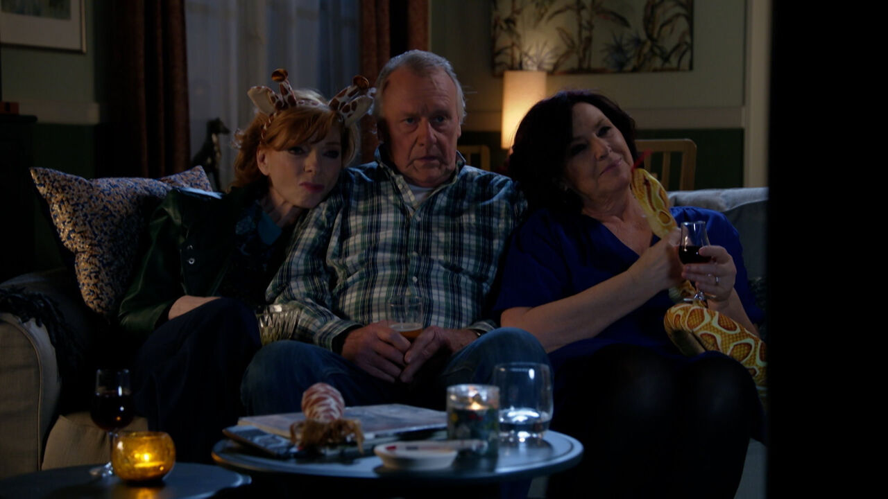 Turbulent 'Thuis'-seizoen eindigt met dubbelaflevering: "Afspiegeling ...