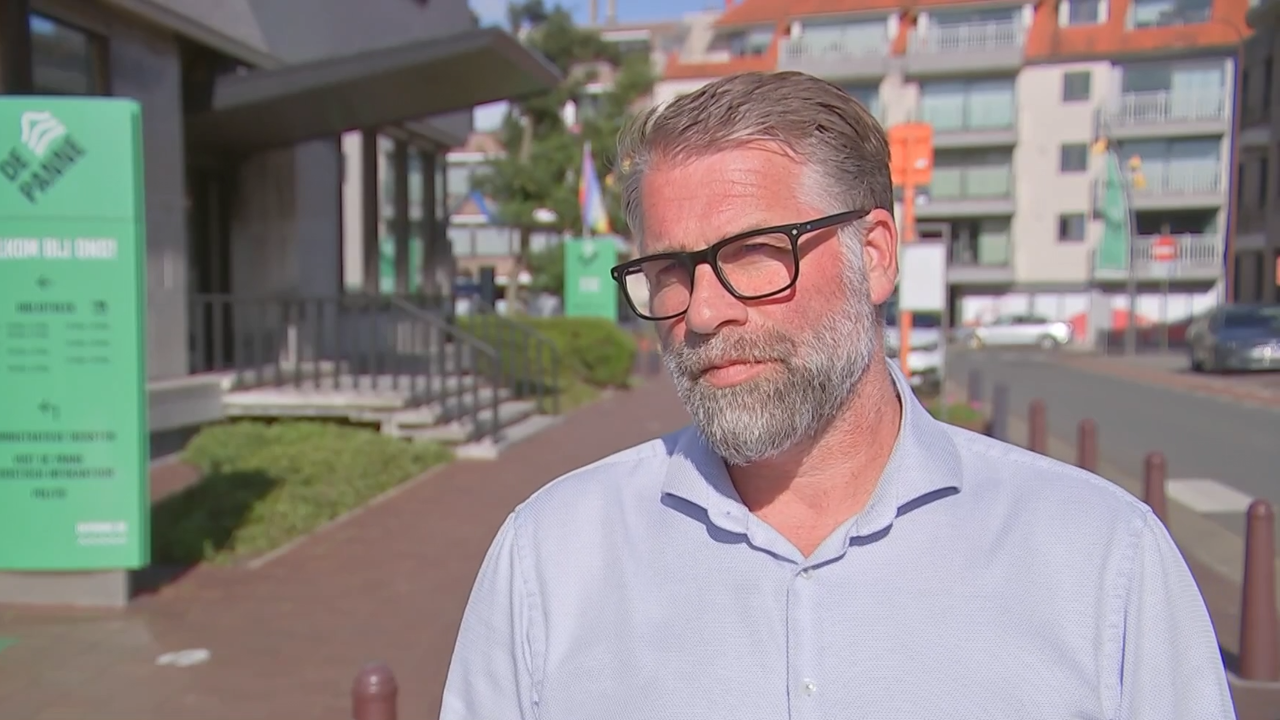 Bram Degrieck blijft voorlopig aan als burgemeester van De Panne | VRT ...