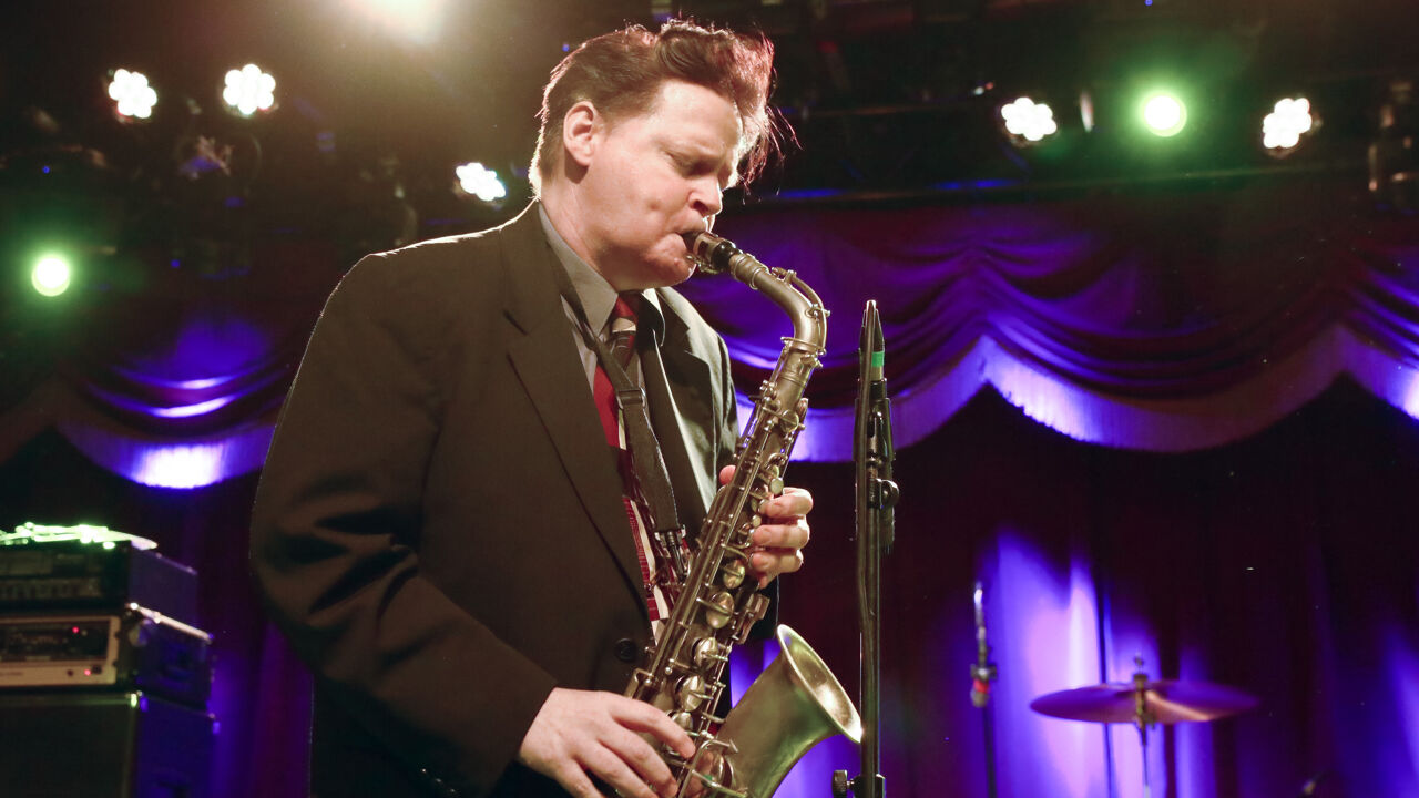 Zanger en saxofonist James Chance (71) overleden, icoon van de no wave ...