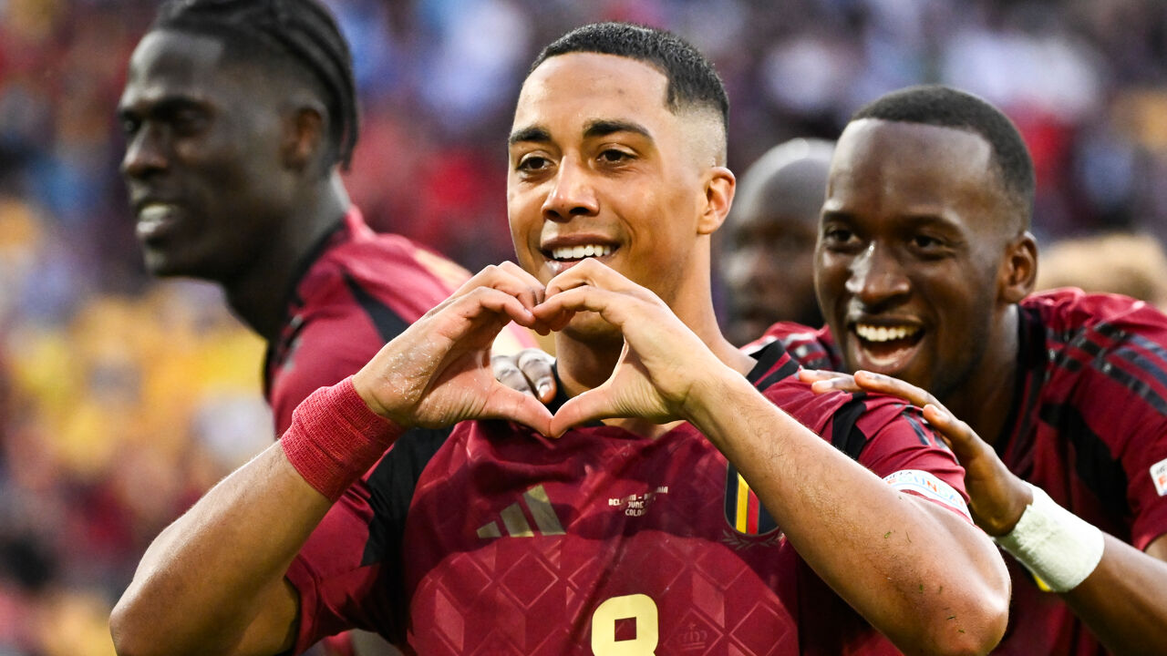 Deze keer wel raak: Rode Duivels winnen EK-match tegen Roemenië met 2-0 ...