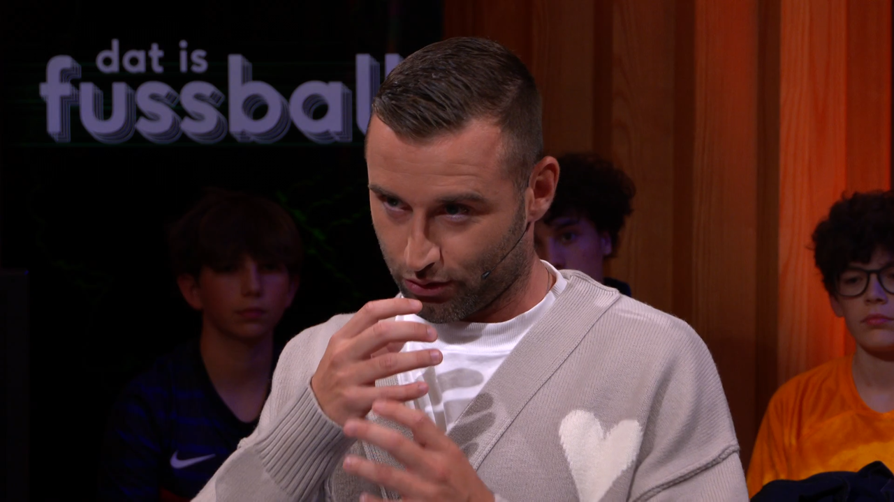 "Dat is Fussball", over té bordeaux Duivelse truitjes, ademnood ...