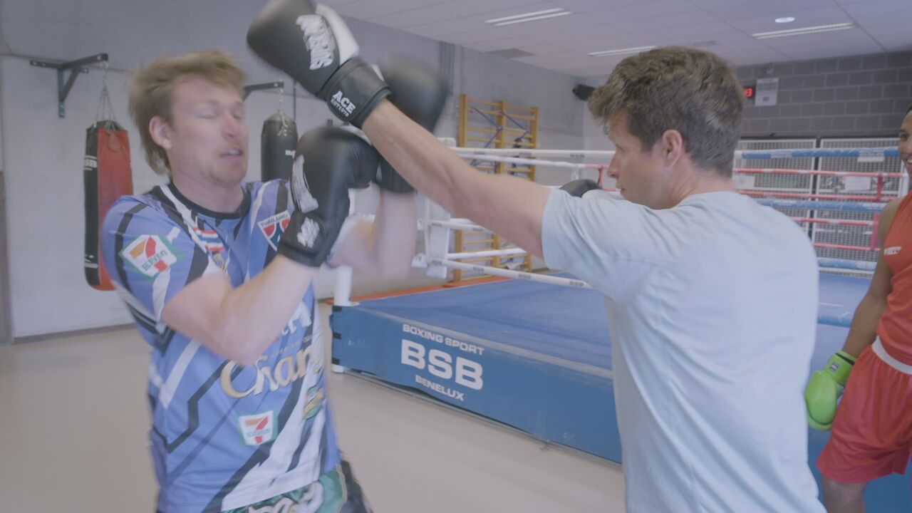 Olympiër Victor Schelstraete leert Bert en Bavo boksen: "Ik moet echt bijna overgeven" | sporza
