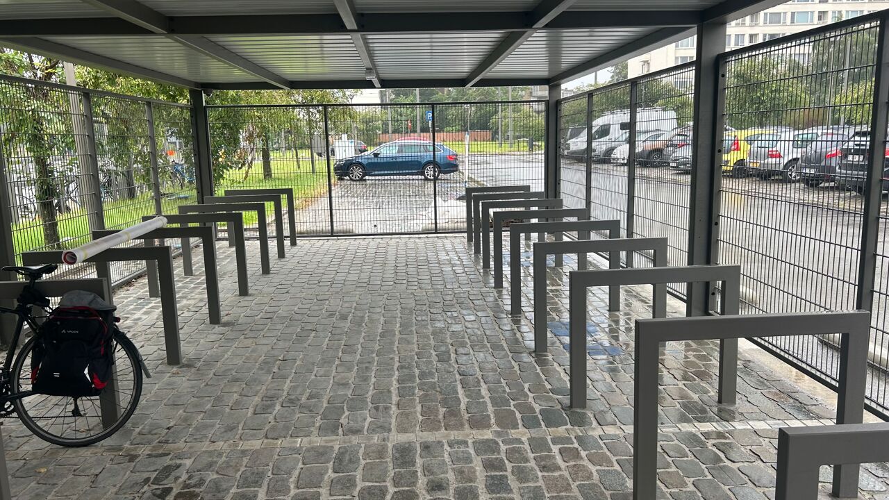 Antwerpen wil fietsdiefstallen tegengaan met nieuwe afgesloten ...