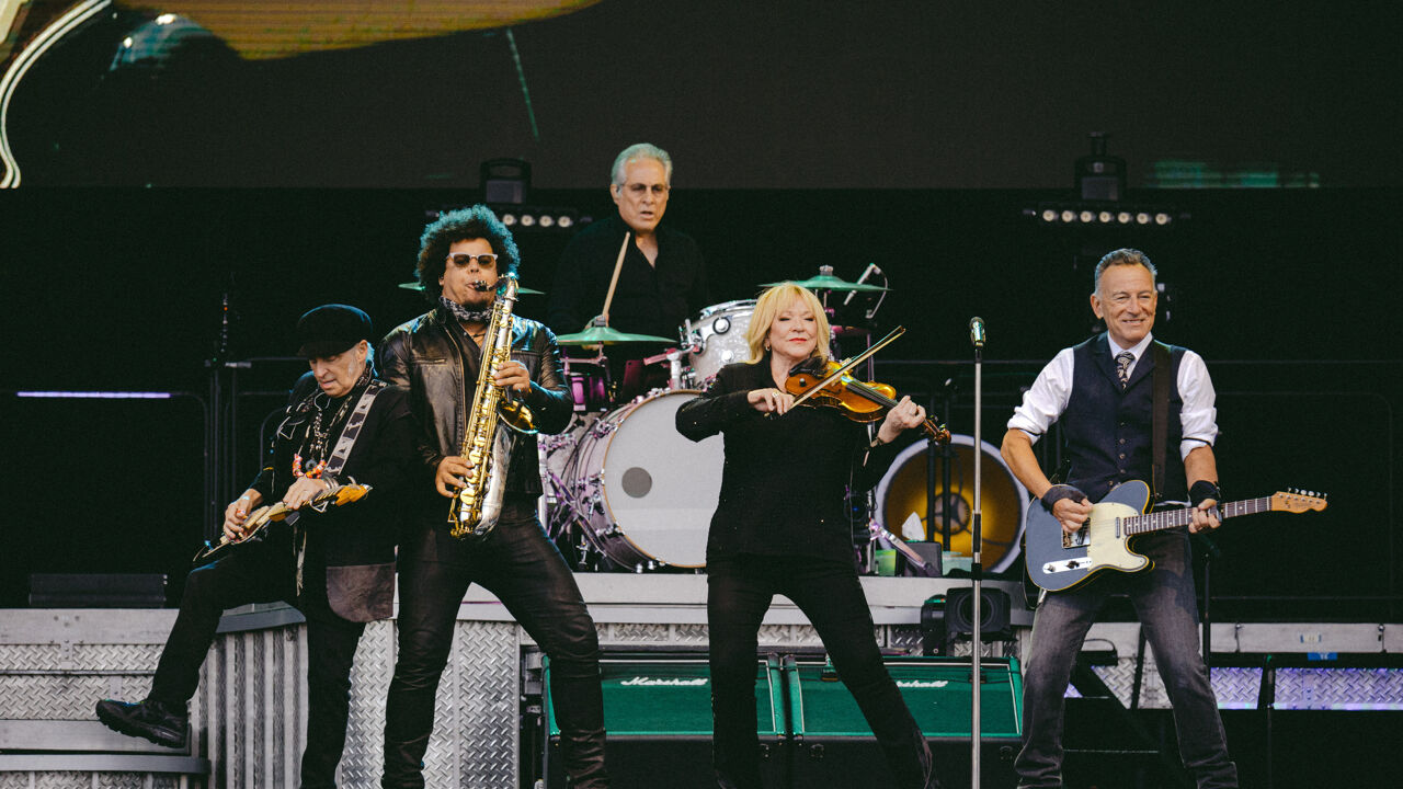 "Fenomenale show van rasechte legende vergezeld van geweldige band ...