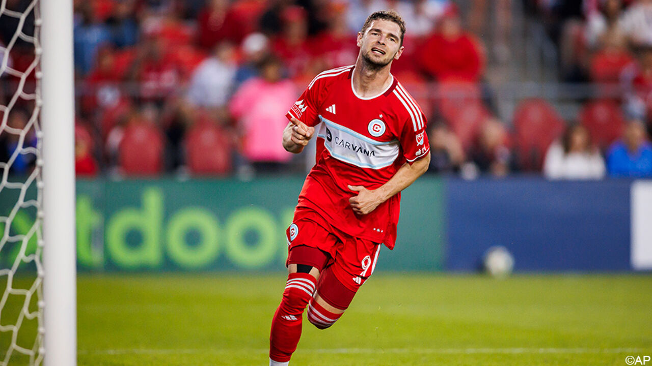 VIDEO - Hugo Cuypers helpt Chicago Fire met twee goals aan comebackzege ...