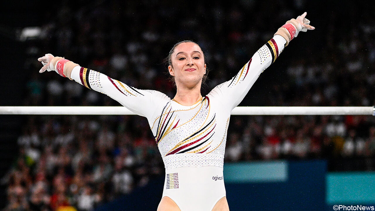 VIDEO - "En ze staat!": de indrukwekkende oefening van Nina Derwael die ...