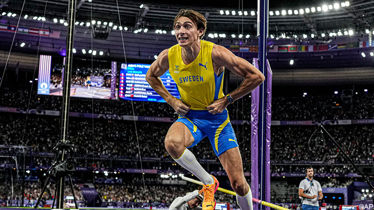 6,25 meter! Mondo Duplantis flikt het en zet wereldrecord in het ...