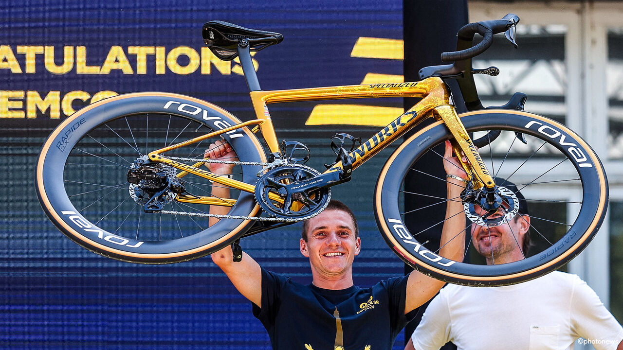 Wat een prachtexemplaar! Remco Evenepoel verrast met gloednieuwe gouden ...