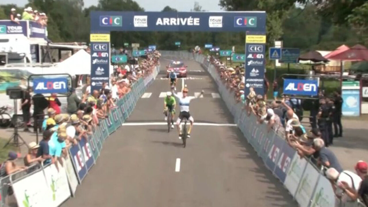 Europese kampioen klopt medevluchters in 2e rit in de Ronde van de ...