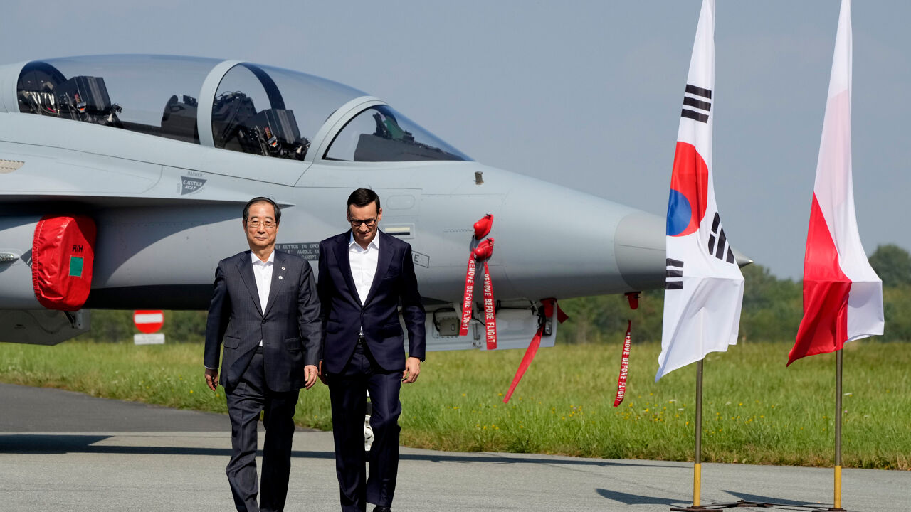 Is Polen op weg om het sterkste leger van Europa uit te bouwen? | VRT ...