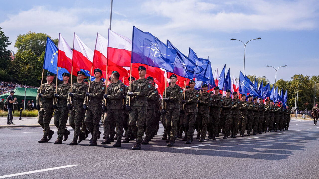 Is Polen op weg om het sterkste leger van Europa uit te bouwen? | VRT ...
