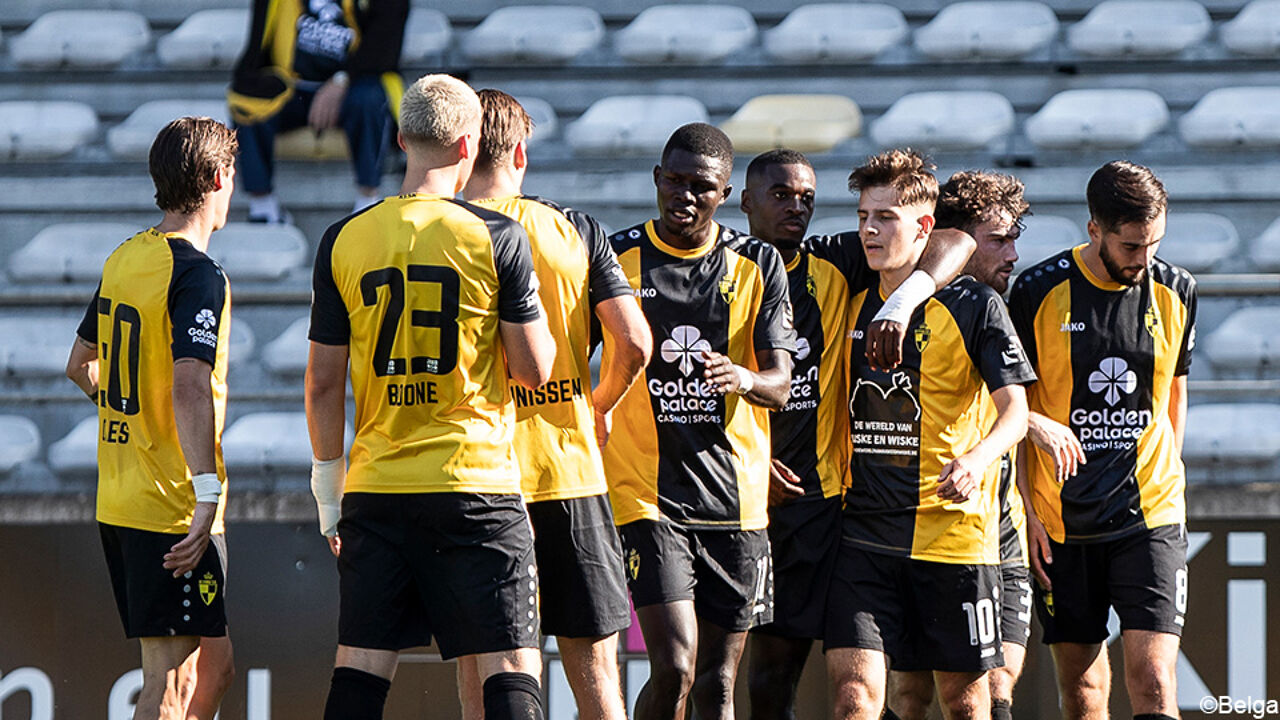 Keano "Kiki" Vanrafelghem wijst ongeslagen Patro Eisden de weg met ...