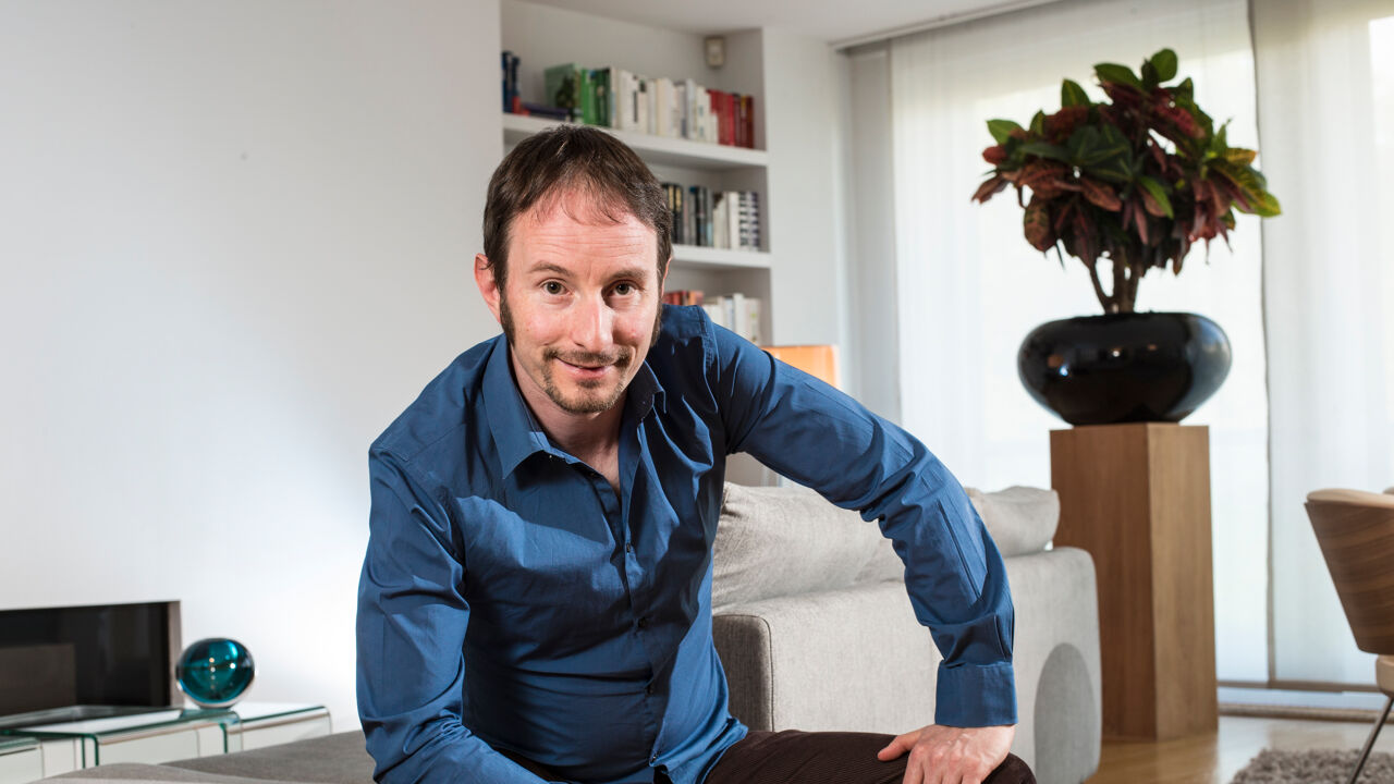 Geen uitvaart voor acteur Aron Wade (54): "Het was zijn uitdrukkelijke ...