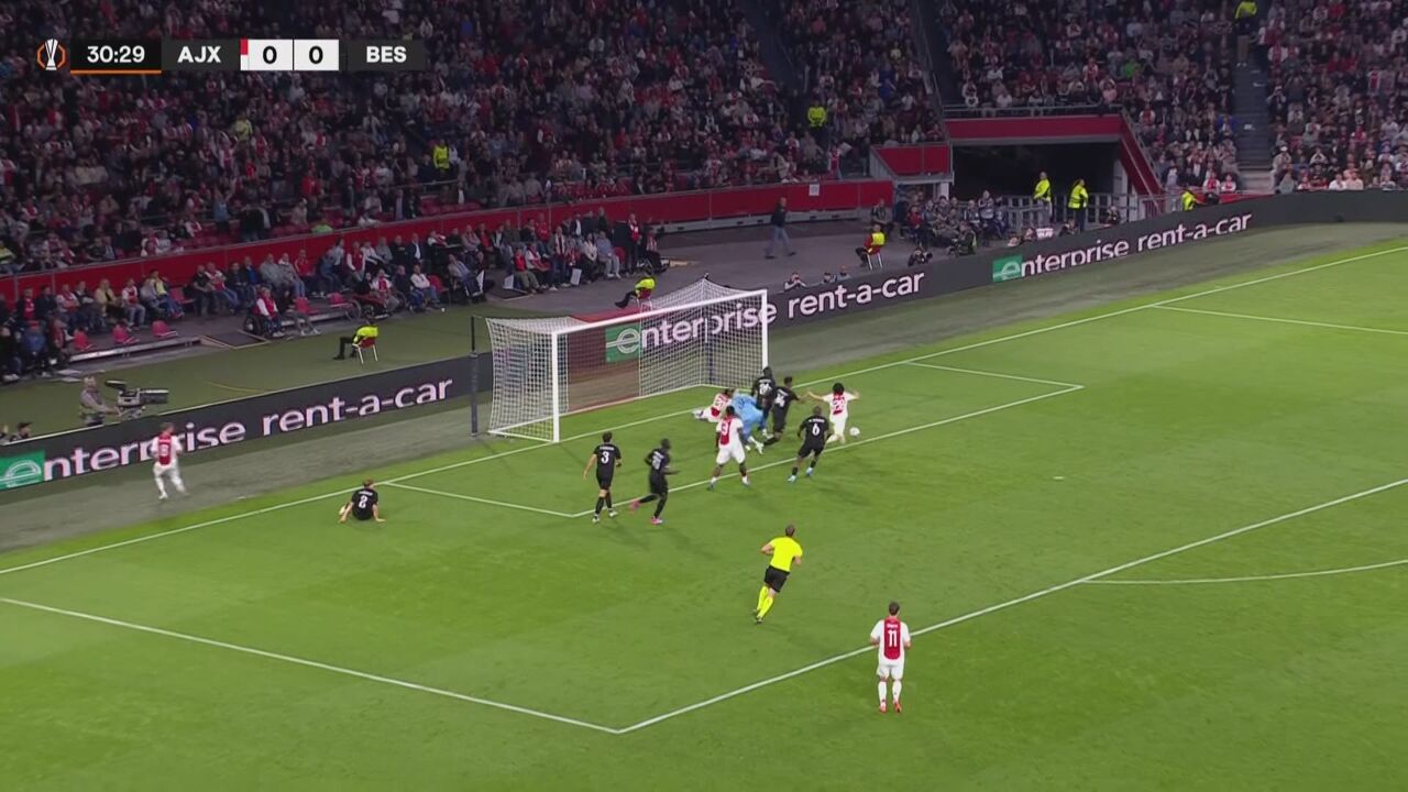 VIDEO - Jonge landgenoot Mika Godts eist met 2 goals hoofdrol op in ruime zege van Ajax tegen ...