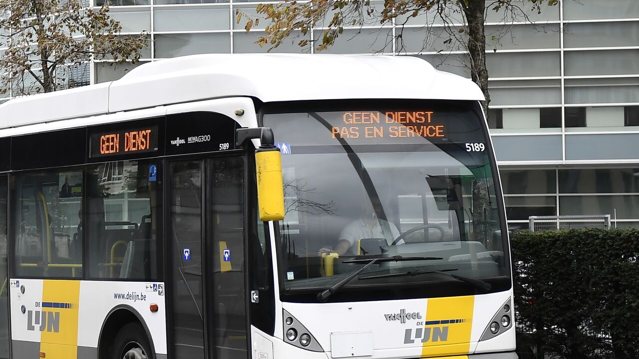 Maandag minder bussen en trams door staking bij De Lijn | VRT NWS: nieuws