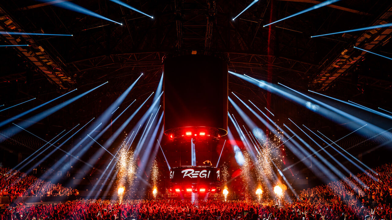 Verrassingsact Gustaph, veel Milk Inc.-nummers en een zwevende dj-booth ...