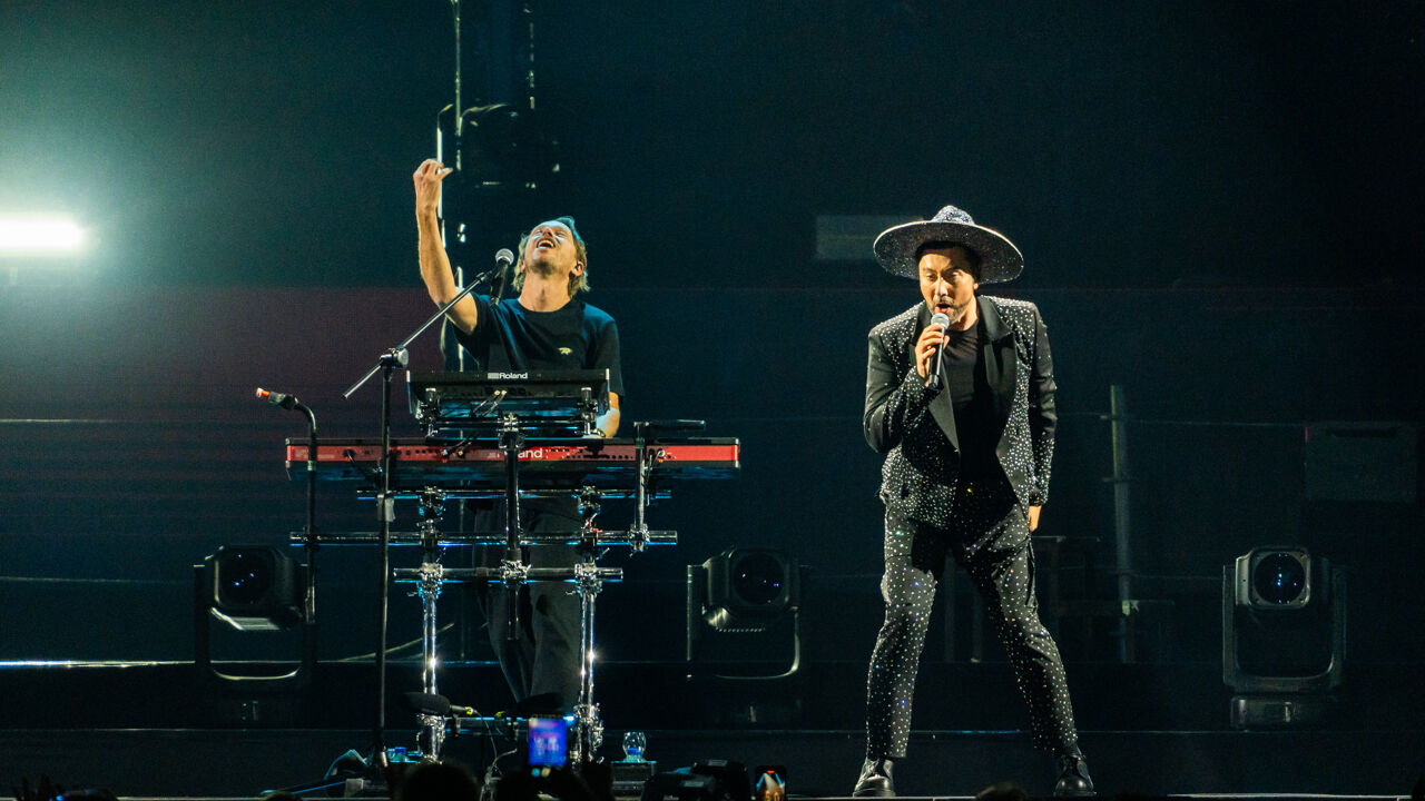 Verrassingsact Gustaph, veel Milk Inc.-nummers en een zwevende dj-booth ...