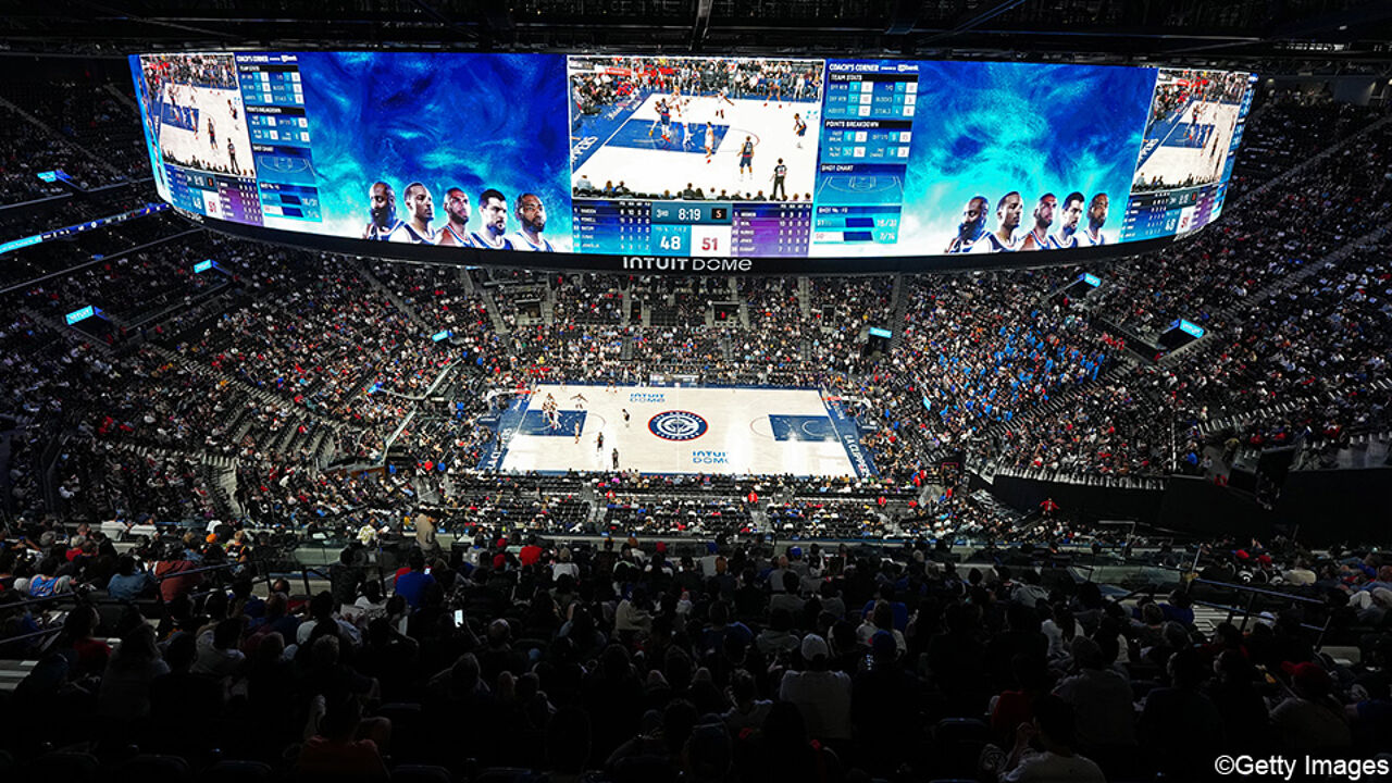 Met 360° video-wall en tribune als "Gelbe Wand": NBA-sterren genieten ...