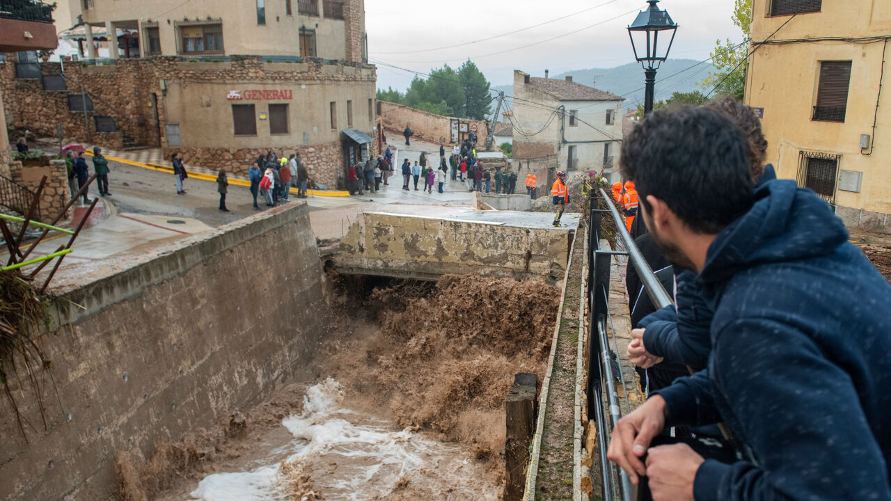 Al meer dan 70 doden en meerdere vermisten na plotse overstromingen in ...