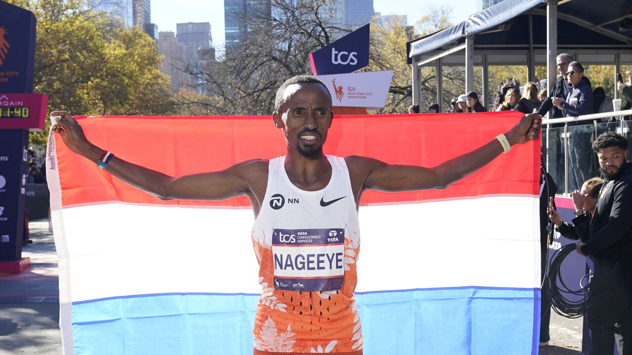 Abdi Nageeye plant zijn vlag in New York, fysieke hinder nekt Bashir ...