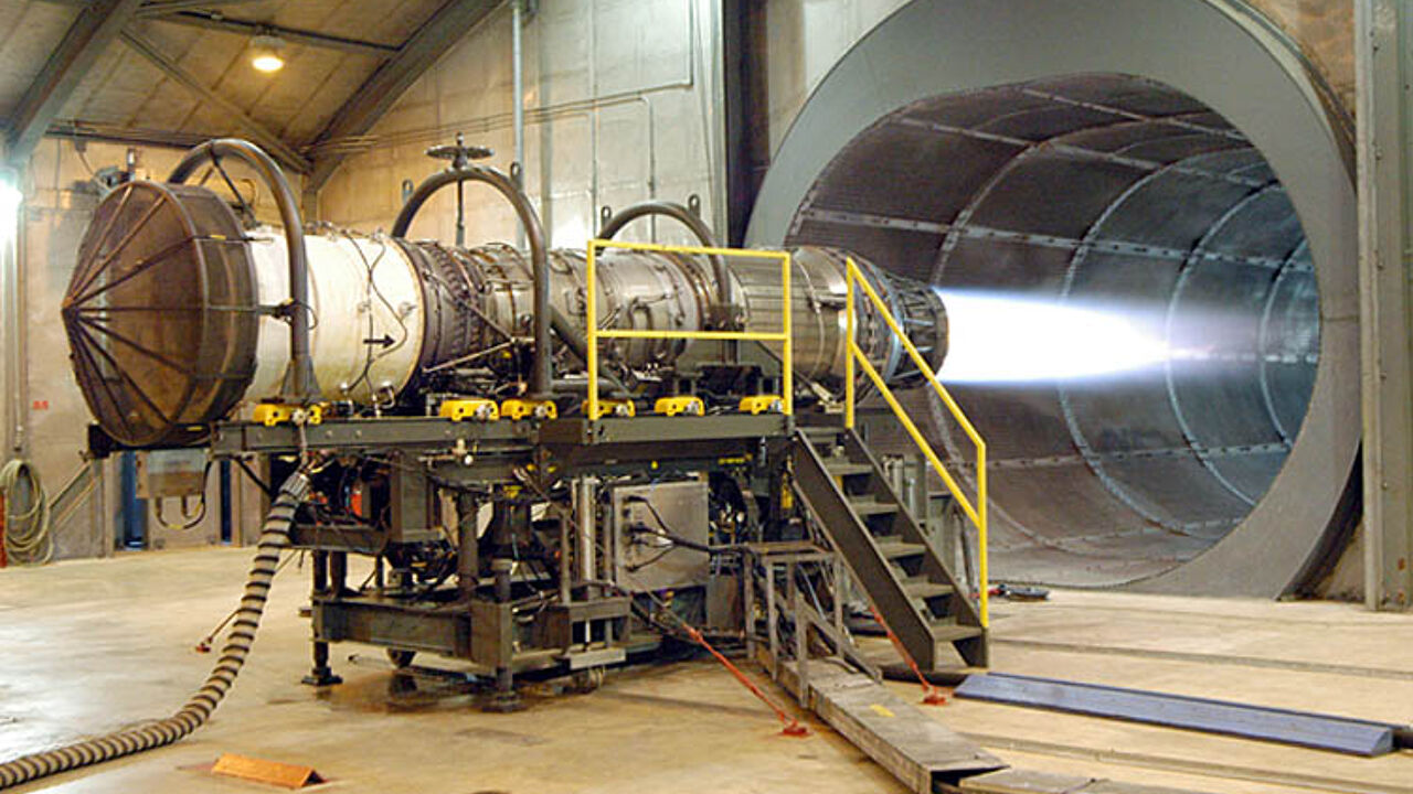 Stokoud en heel vervuilend: 8 oude straalmotoren krijgen subsidies om ...