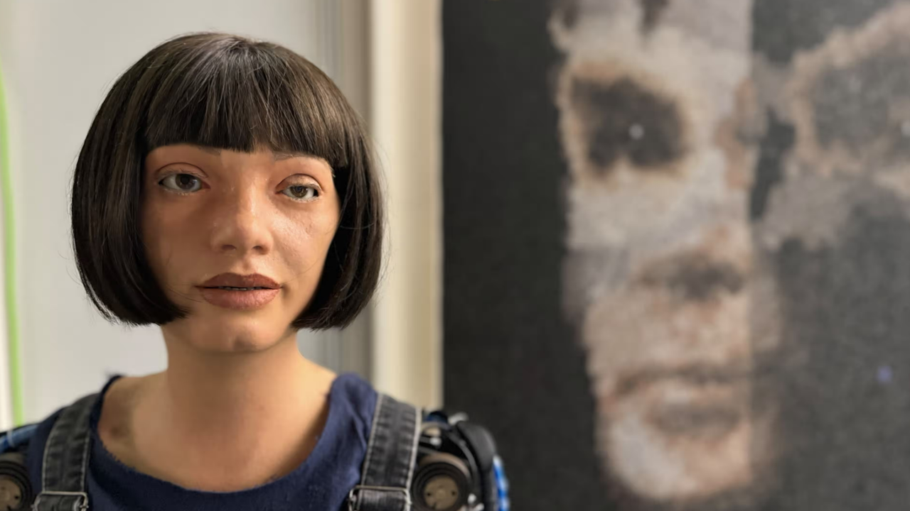 Portret van computerpionier Alan Turing, geschilderd door robot Ai-Da ...