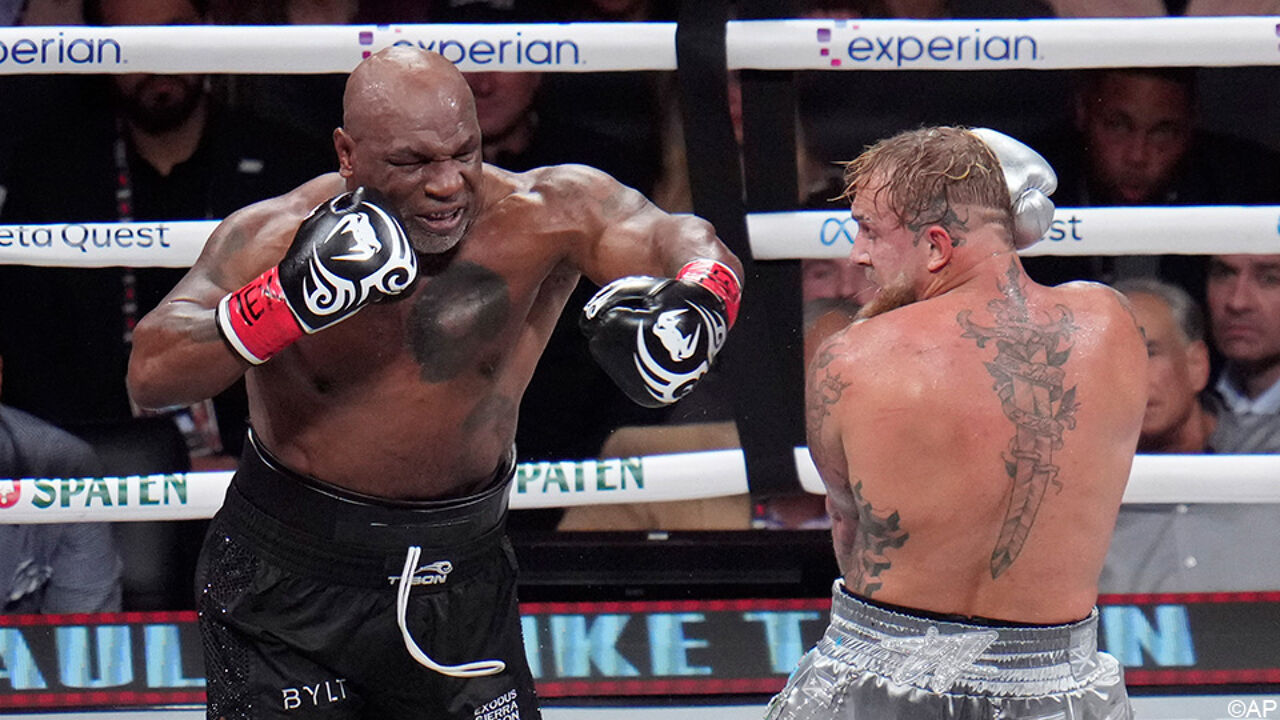 58-jarige Mike Tyson houdt 8 rondes stand, maar zege gaat unaniem naar ...