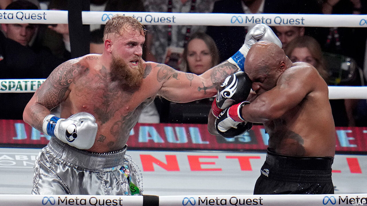 58-jarige Mike Tyson houdt 8 rondes stand, maar zege gaat unaniem naar ...