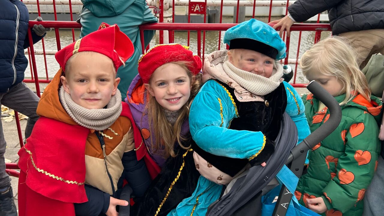 "Er zijn dit jaar geen stoute kinderen": duizenden kinderen en ouders ...