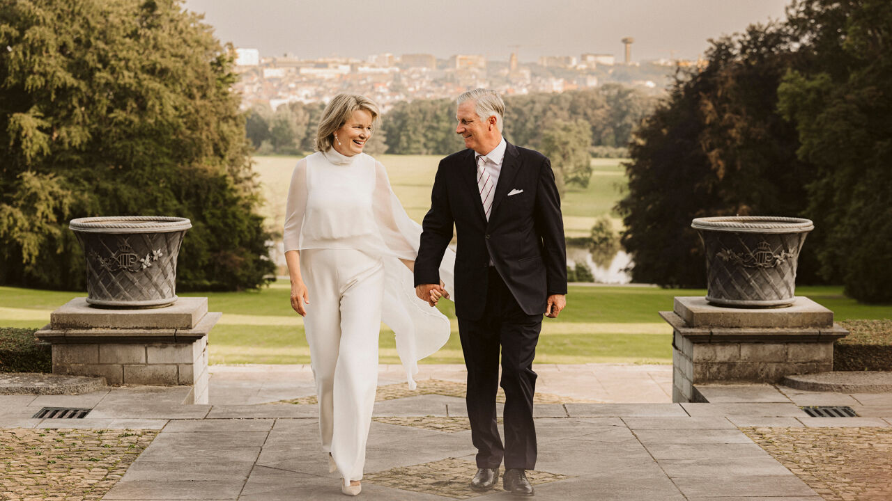 Koning Filip en koningin Mathilde vieren 25e huwelijksverjaardag met 2 nieuwe foto's | VRT NWS ...