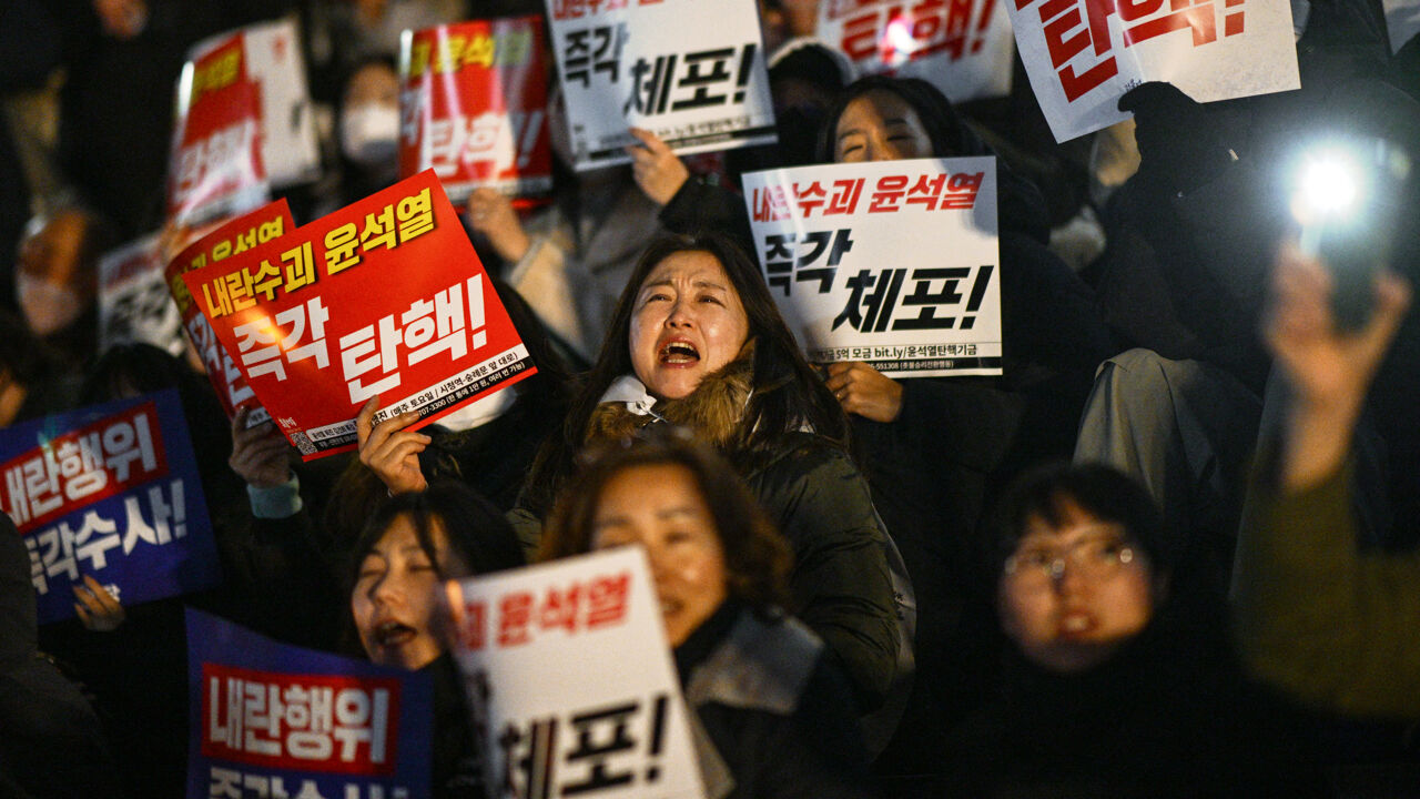 Zuid-Koreaanse parlement dient formeel motie in om president Yoon af te ...