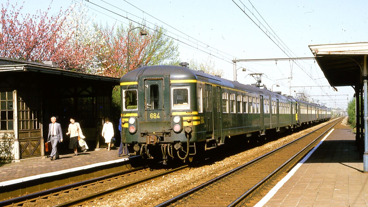 NMBS neemt afscheid van iconische treinstellen: "Laatste ritten met ...