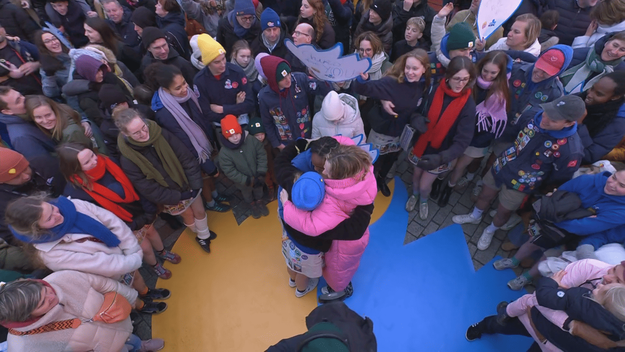 Warmste Knuffel voor Yu, die vorig jaar uit het leven stapte ...