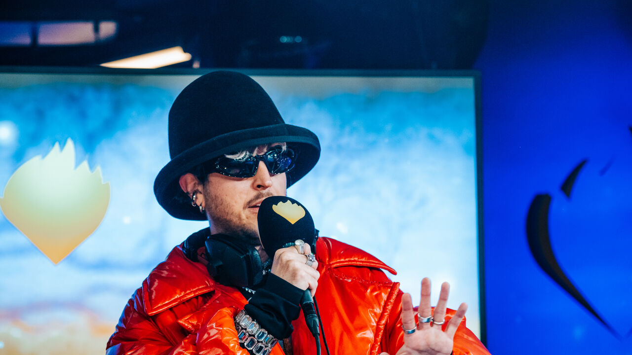 "Ik kom jou vermoorden": Zanger Max Colombie slachtoffer van homohaat ...