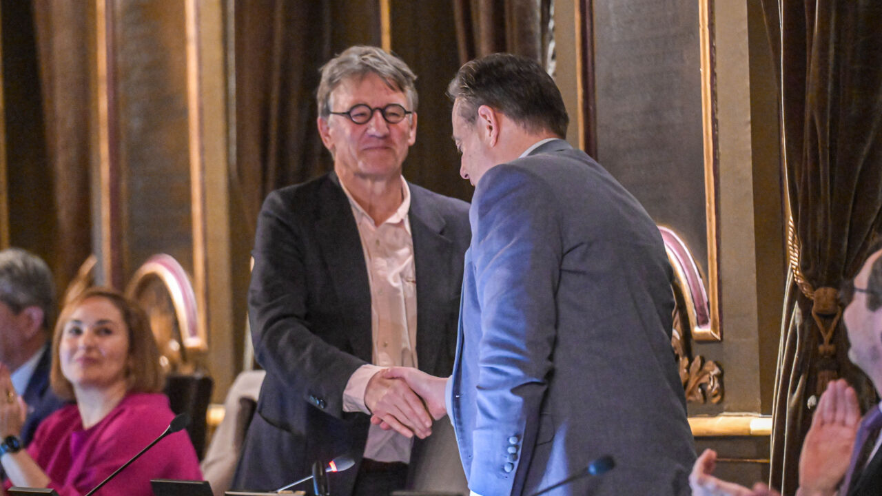 De ironie van het lot in Antwerpen: Bart De Wever legt eed af bij ex ...