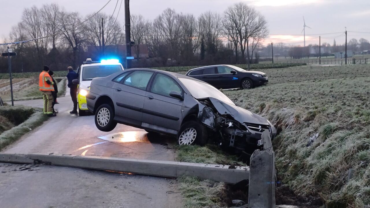 5-tal ongevallen door gladde wegen in regio Roeselare | VRT NWS: nieuws